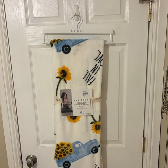 Rae Dunn | Bedding | Rae Dunn Oversized Plush Throw | Poshmark